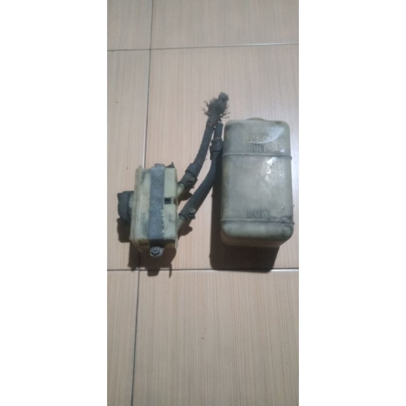 Jual Tabung Air Radiator Dan Tabung Minyak Rem Mazda Vantrend/Mr90 ...