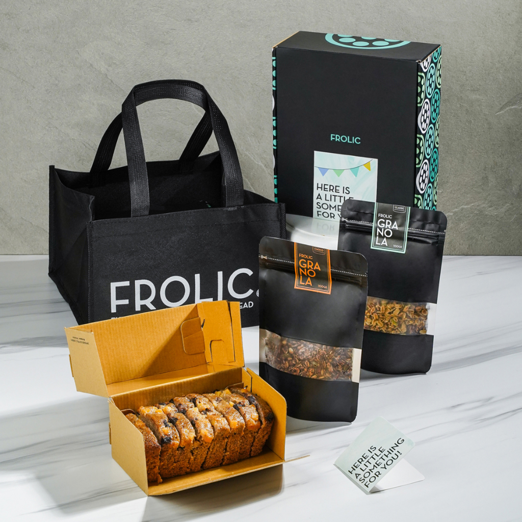 Jual FROLIC GRANOLA Gift Set C (1 Mini Loaf Banana Bread, 1 Classic ...