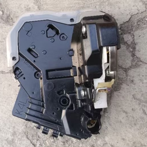 Jual Door lock pintu tengah avanza xenia veloz bagian kiri LH Original ...