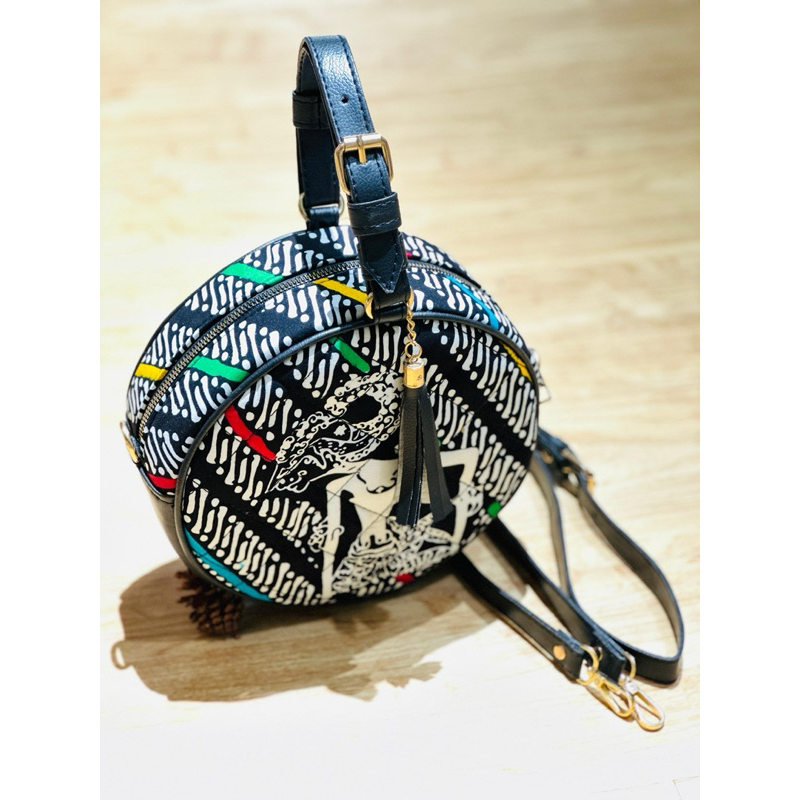 Jual Tas bulat motif wayang tali panjang kulit vynil wanita slempang ...