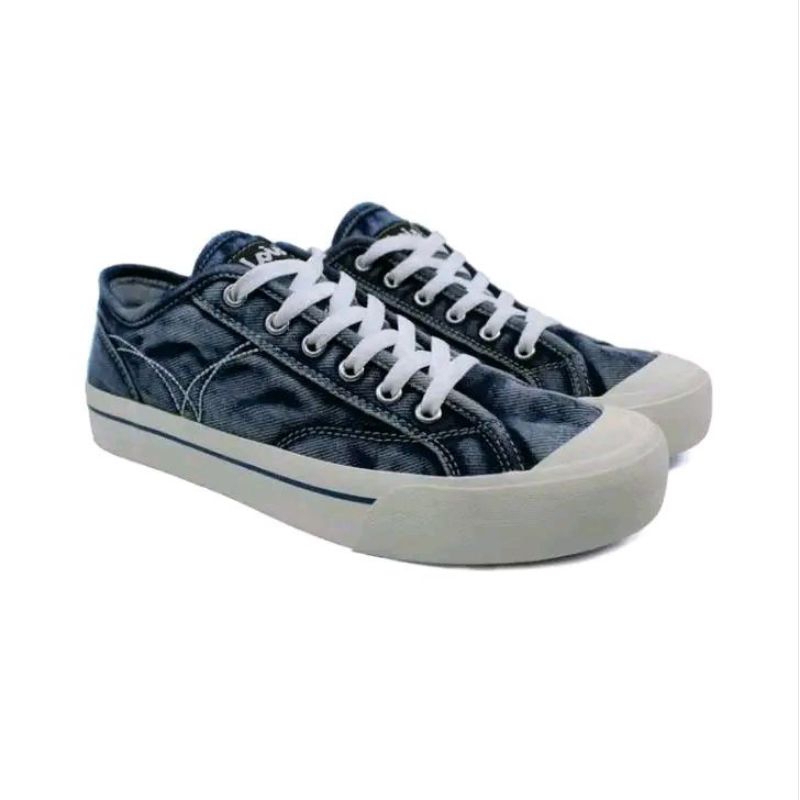 Jual Sepatu lois jeans LSSN110D | Shopee Indonesia
