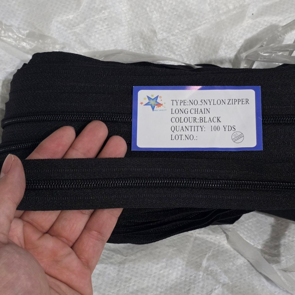 Jual Daun Resleting Roll Hitam Gigi Halus No 5 Coil 100 yard Resleting ...