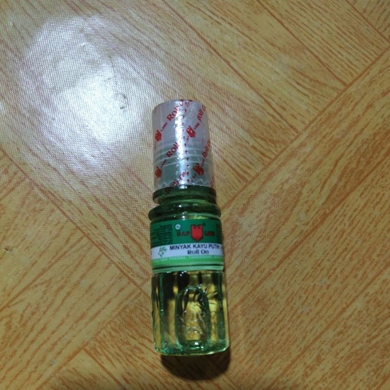 Jual Minyak Kayu Putih Cap Lang ROLL ON 15ml | Shopee Indonesia