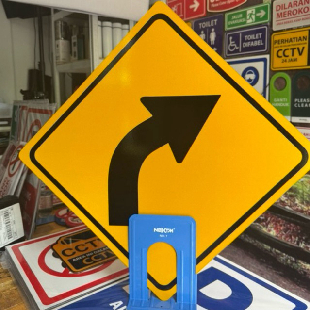 Jual Rambu Peringatan Tikungan Ke Kanan bahan ACP 3mm dengan stiker ...