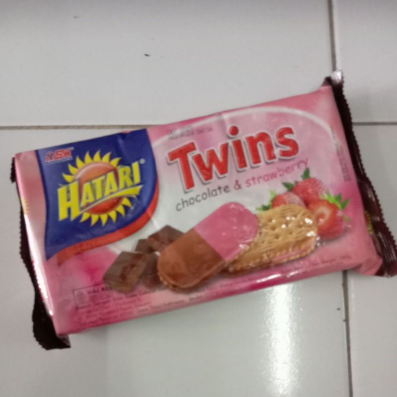 Jual hatari biscuit twin chocolate strawberry | Shopee Indonesia