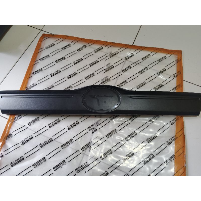 Jual List grill Belakang Raize Rocky 2022 Original | Shopee Indonesia