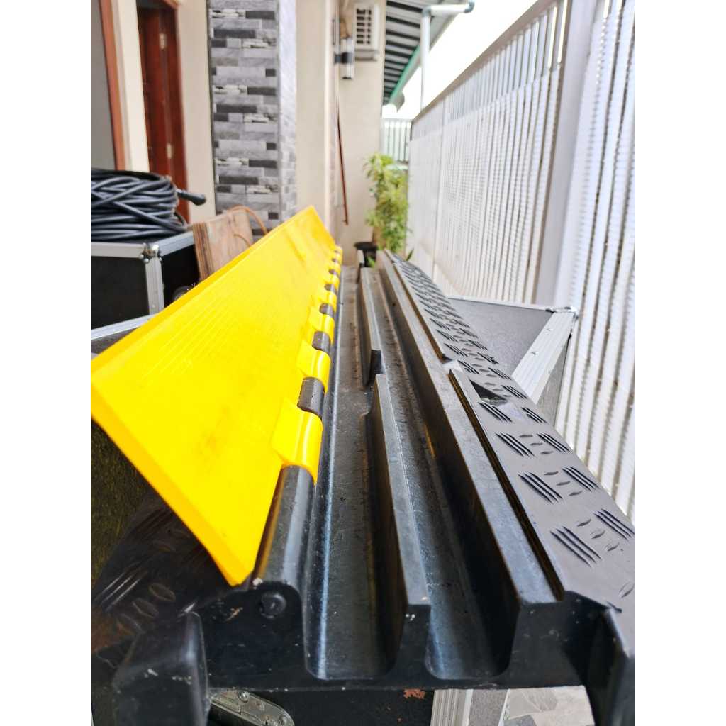 Jual Kabel protektor cable protector speed bumb 2 line / 2 jalur ...