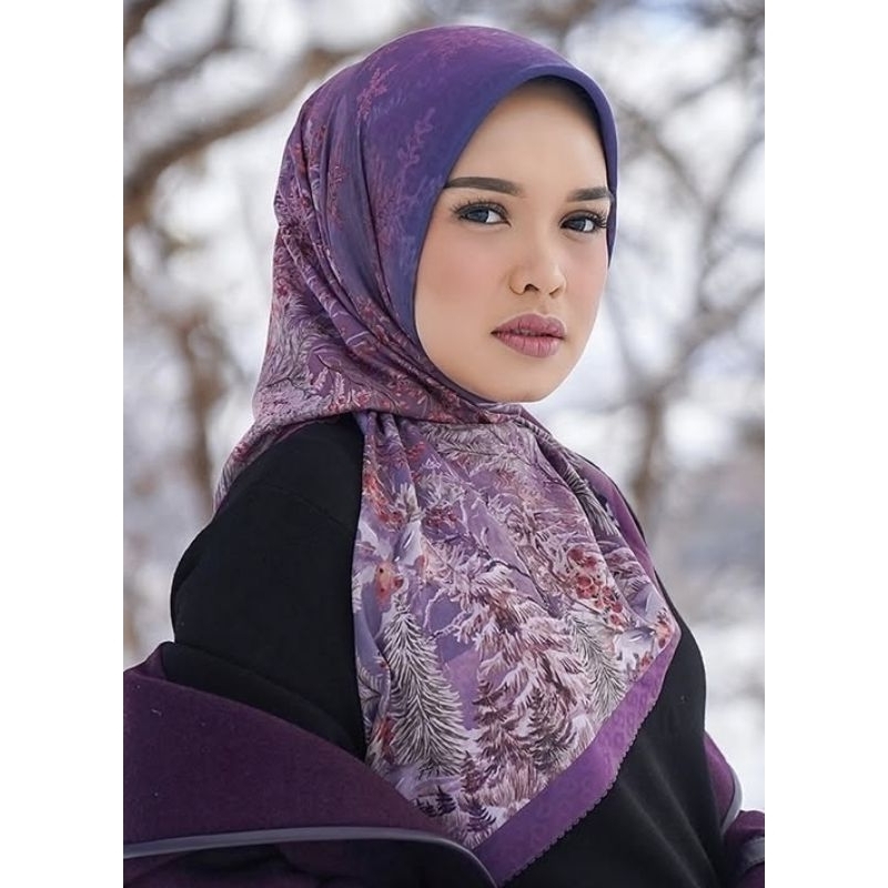 Jual Buttonscarves HOLIDAY 1, HOLIDAY 2 dan HOLIDAY 3 series - New Ori ...