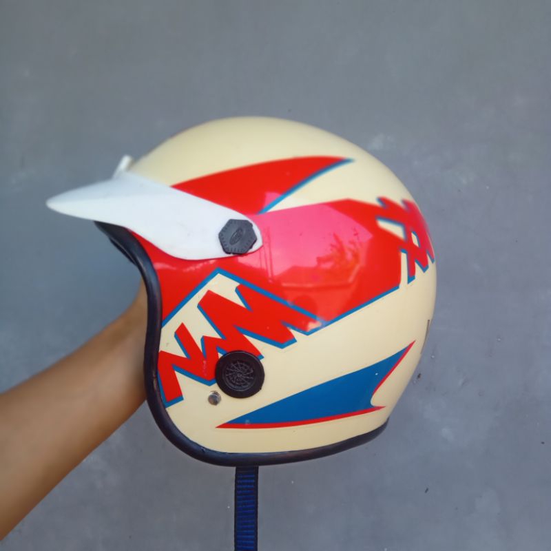 Jual Helm yamaha lawas jadul full original warna cream strip merah ...