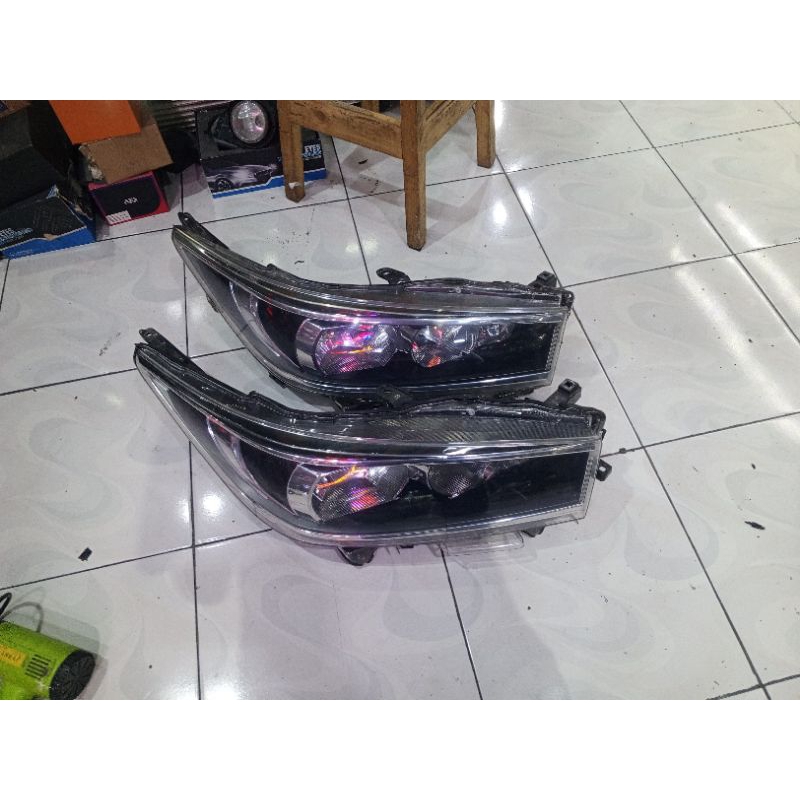 Jual headlamp Innova reborn type G original. lampu depan Innova reborn ...