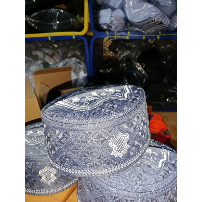 Jual peci kopyah terompah abdul Hamid warna abu abu kombinasi putih | Shopee Indonesia