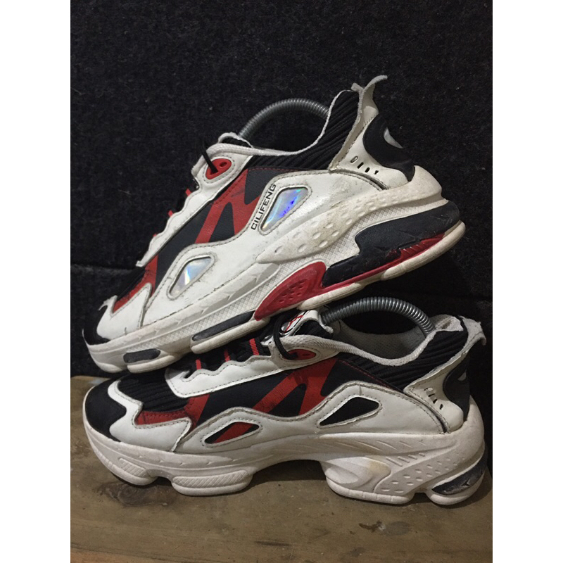 Jual Sepatu Bekas Pakai (41) | Shopee Indonesia