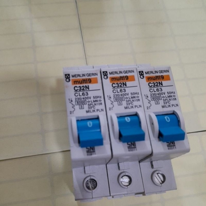 Jual mcb merlin gerin biru 63A | Shopee Indonesia