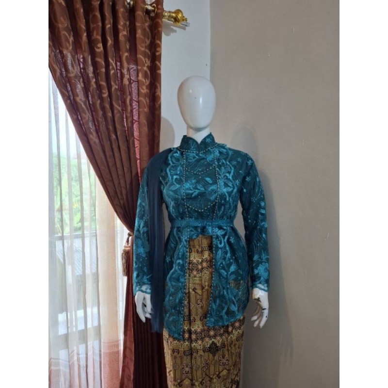 Jual kebaya wisuda model kutu baru warna emerald | Shopee Indonesia