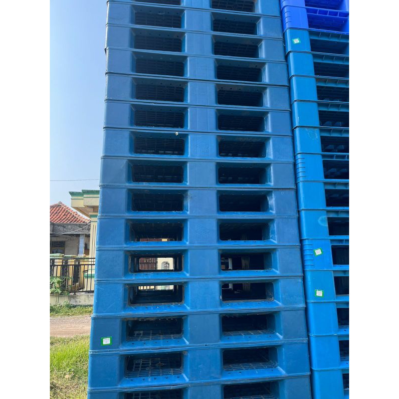 Jual palet plastik second berkualitas kapasitas 2ton ukuran 110x110x15 ...