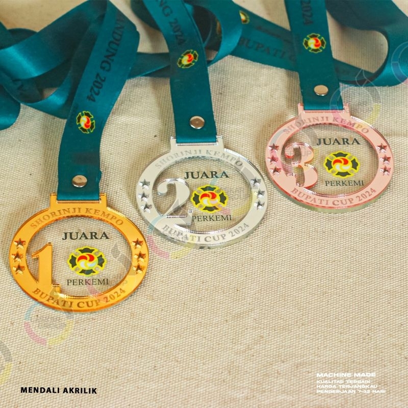 Jual medali akrilik custom dobel akrilik ketebalan 4mm sudah termasuk ...