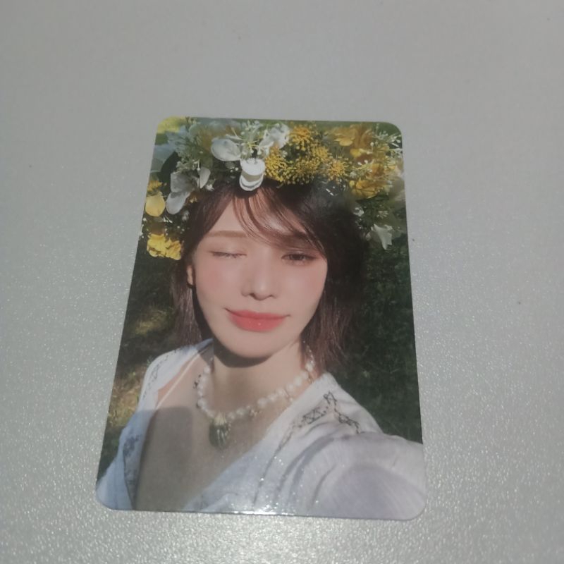 Jual PC Wendy Red Velvet Cosmic (Photobook Hotel Ver.) | Shopee Indonesia