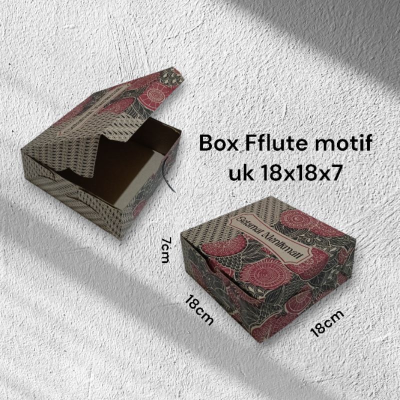 Jual Box Fflute motif uk 18x18x7 untuk kotak nasi/kue. | Shopee Indonesia