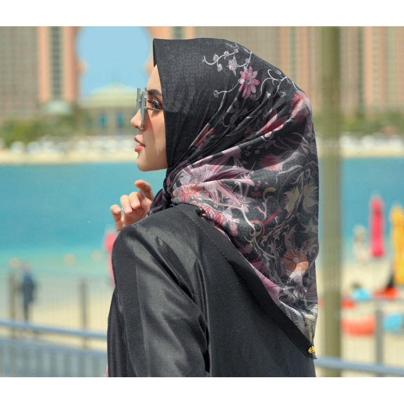Jual New Buttonscarves Dubai BLACK DAN JADE come with box… Must have ...