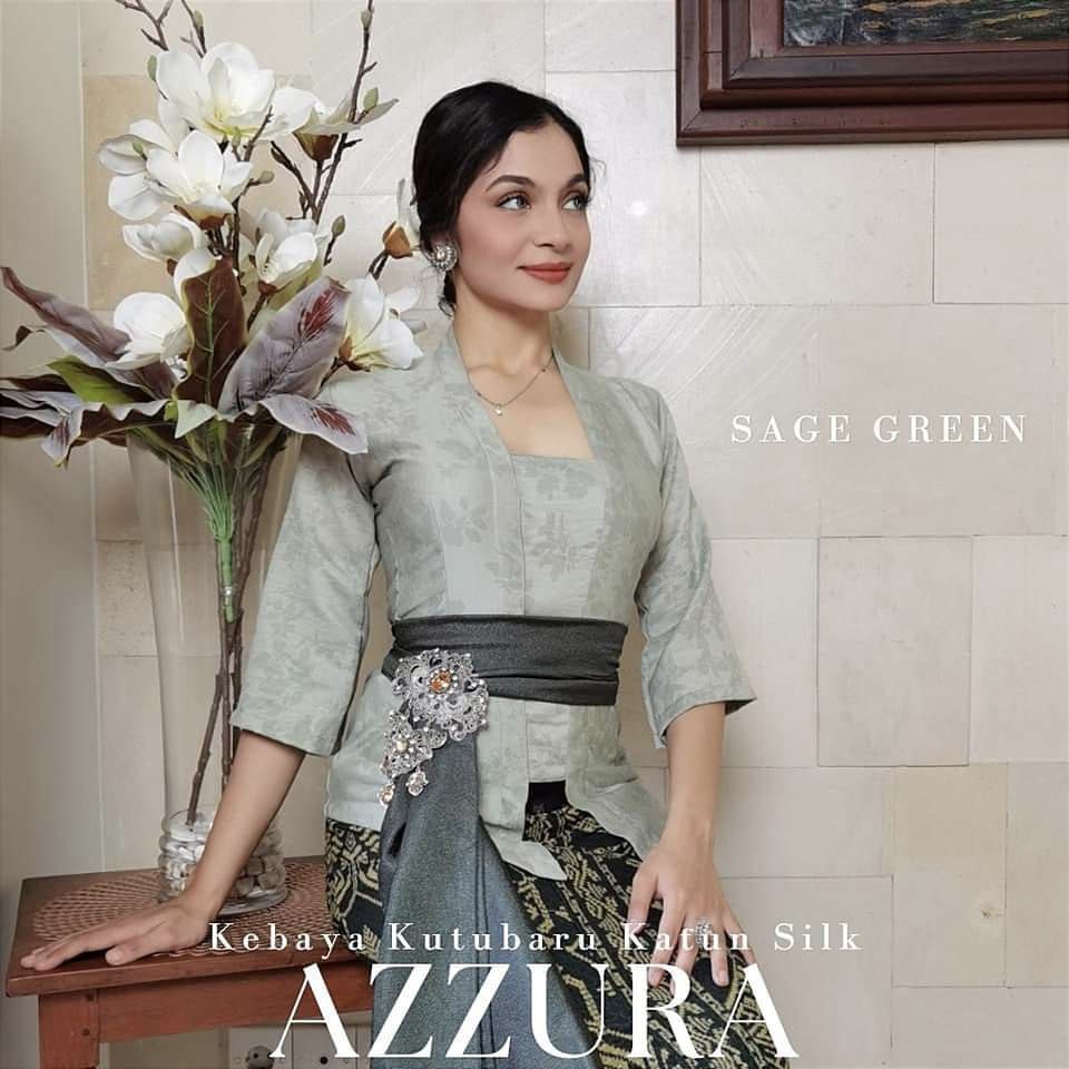 Jual Setelan Kebaya Katun Silk Azzura Lengan Lonceng dan Bawahan Kamen ...