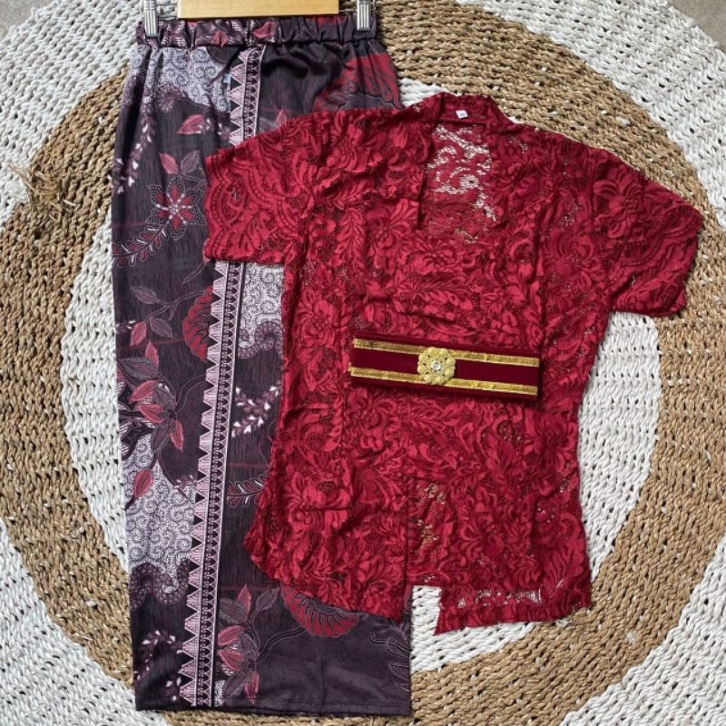 Jual Oneset Kebaya Sofia Bali Lengan Pendek dan Kamen motif rendom ...