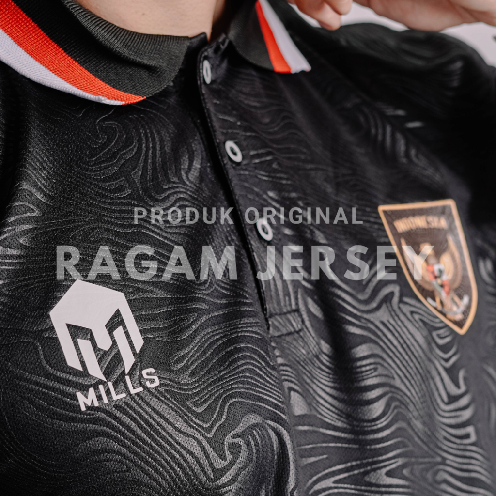 Jual Baju Jersey Sepak Bola Timnas Indonesia Hitam Berkerah Motif Embos ...