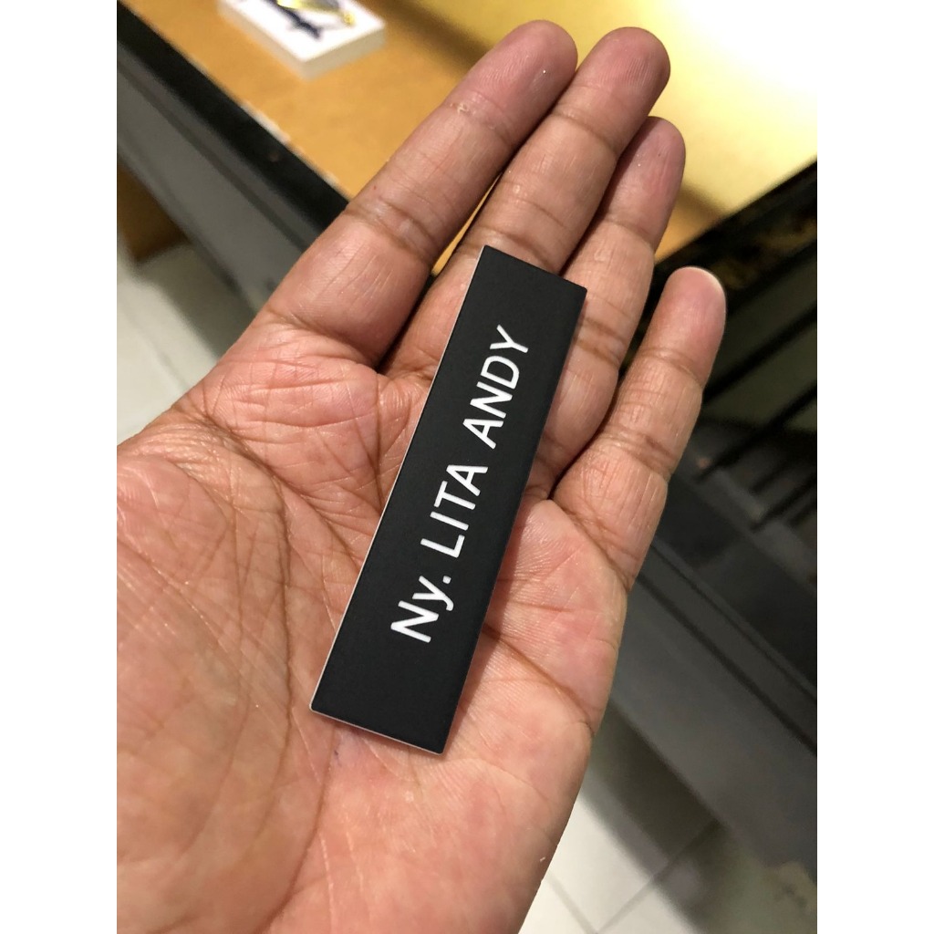 Jual Name Tag Grafir Papan nama dada grafir hitam doff full | Shopee ...