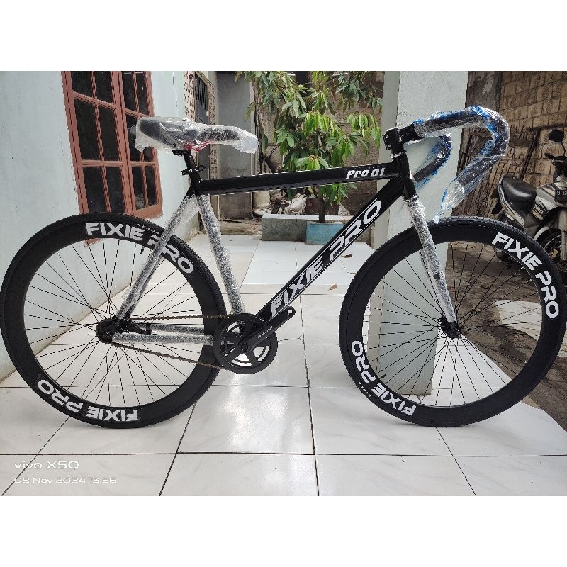 Jual sepeda fixie 700c frame lokal velk platinum 5cm,dan araya ks40 ...