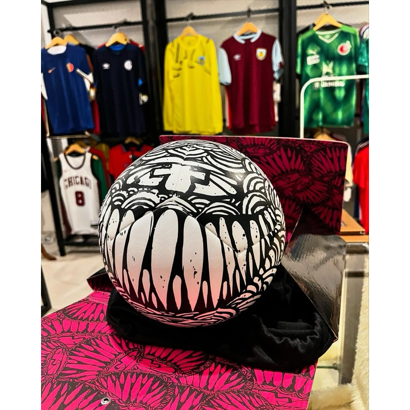 Jual Bola COMPASS® ARTIST PROJECT / DARBOTZ MONSTERBALL. Limited ...