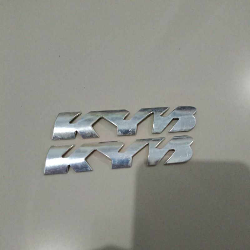 Jual EMBLEM SHOCK KYB ISI 2 BIJI SEPASANG EMBLEM KAYABA KYB BESI CNC ...
