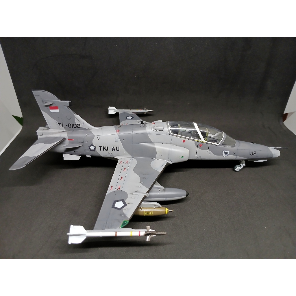 Jual Model Miniatur Pesawat Jet Tempur BAE Hawk 109 100 TNI AU ...