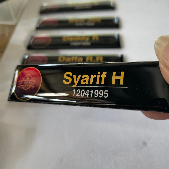 Jual NAME TAG CUSTOM TIMBUL Bahan Akrilik / Kuningan / Allumunium Bisa ...