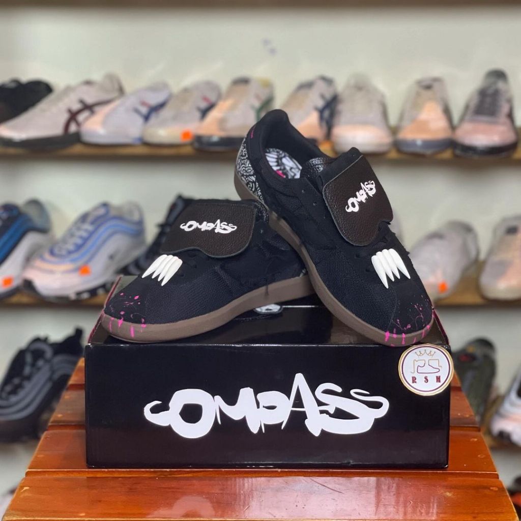 Jual Sepatu Compass Tribune Darbotz Black White "Dare To Win" | Shopee ...