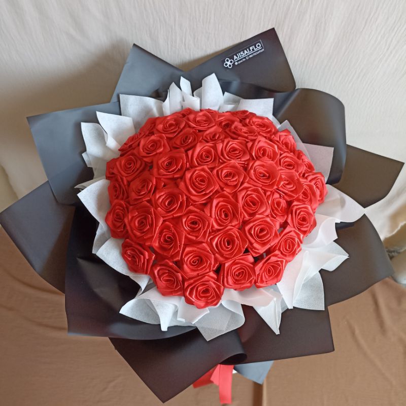 Jual Ajisaiflo - Buket Bunga Mawar Satin Round Bouquet Isi 50 Bunga ...
