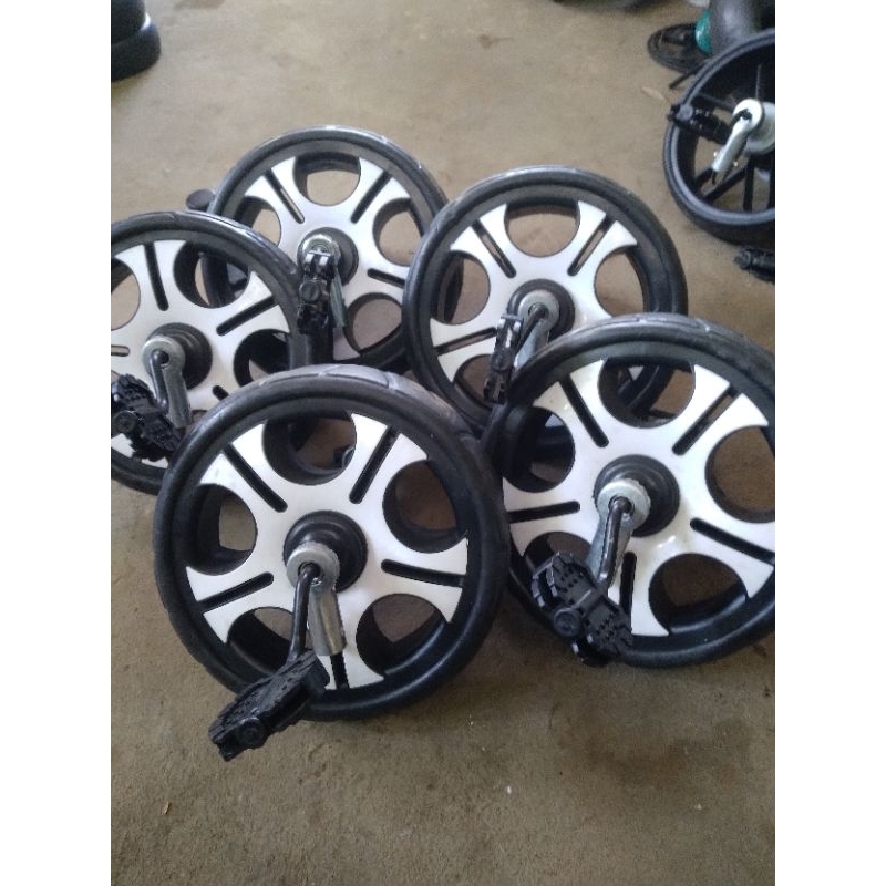 Jual RODA DEPAN SEPEDA RODA 3 1set sesuai foto | Shopee Indonesia