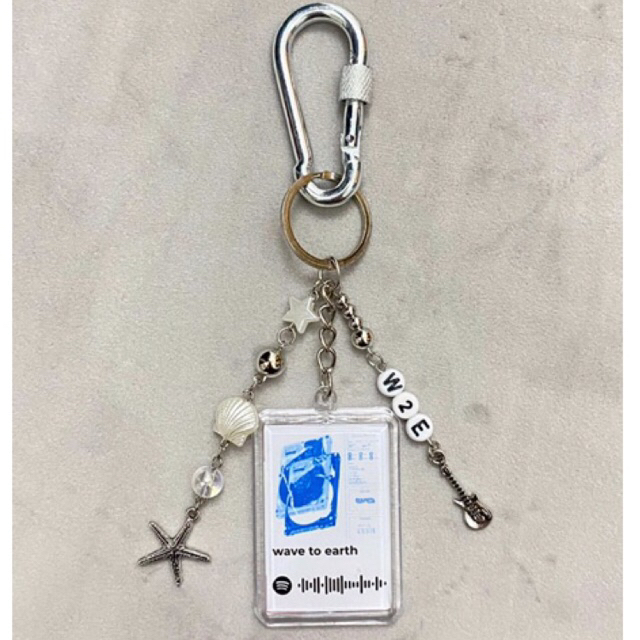 Jual keychain carabiner gantungan kunci wave to earth // gantungan ...