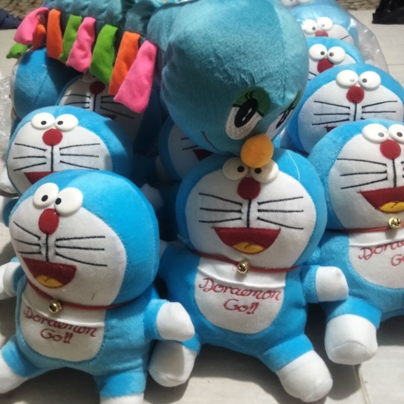 Jual Boneka Doraemon ukuran 25cm,15 biji bonus Ulil 1,panjang 85 cm ...