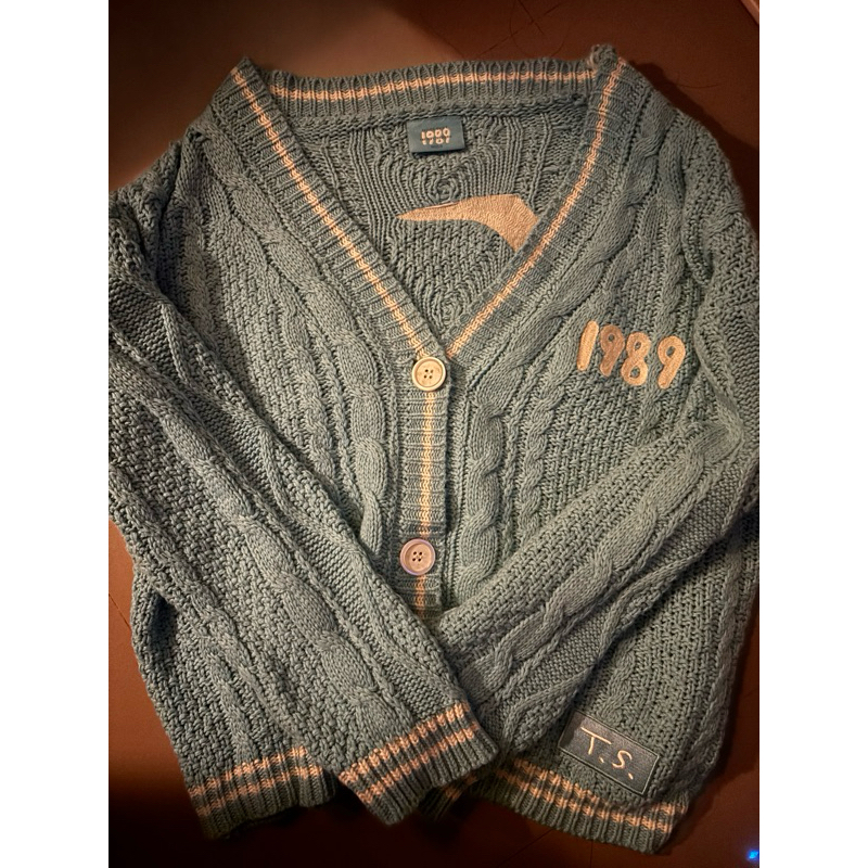 Jual 1989 official cardigan taylor swift | Shopee Indonesia
