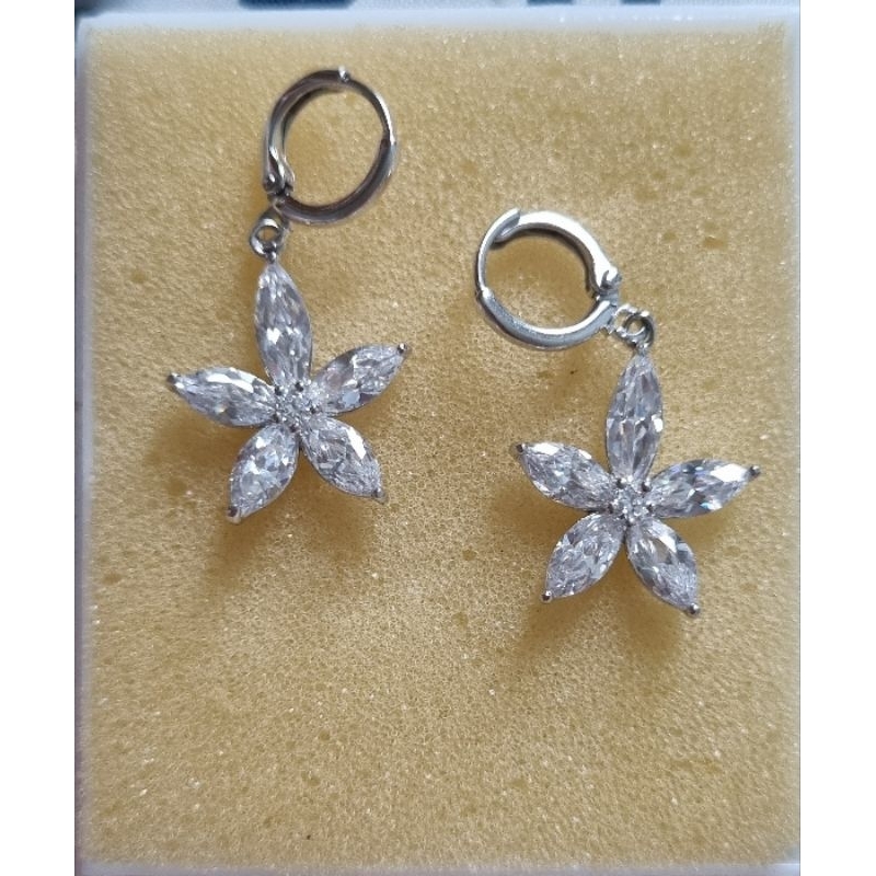 Jual Anting Bunga Silver Batu Kristal | Shopee Indonesia