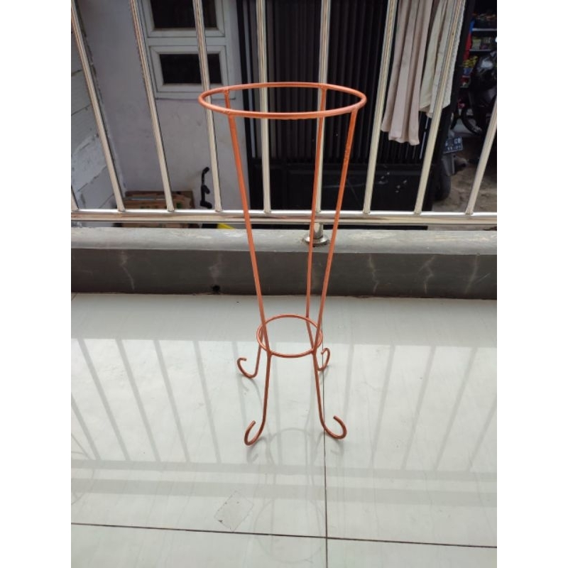 Jual standing pot taman D20 cm / standing pot bunga besi | Shopee Indonesia