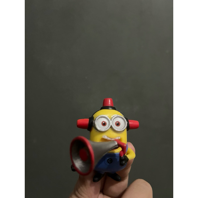 Jual Figur campuran brand McD dll hello kitty // figur Minions // sherk ...