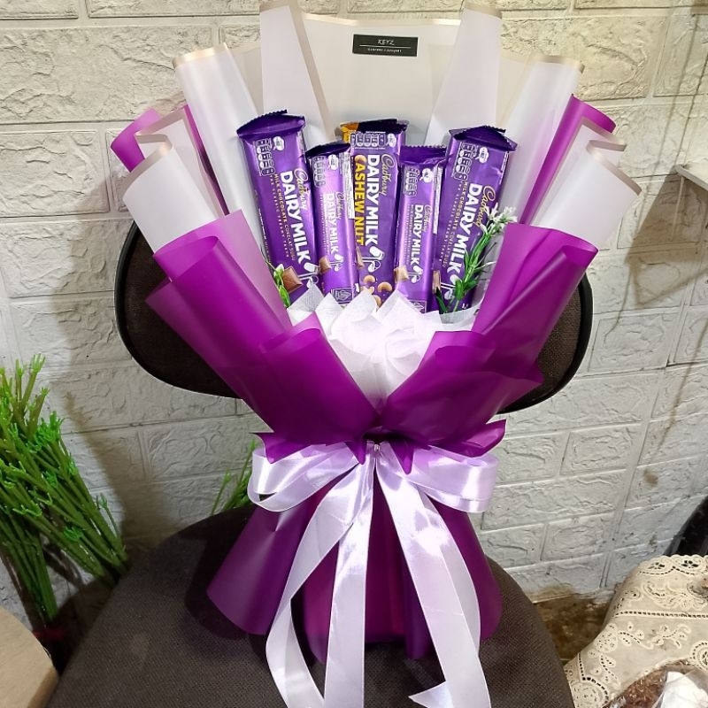Jual Buket Coklat Cadbury hadiah ulang tahun wisuda anniversary ...