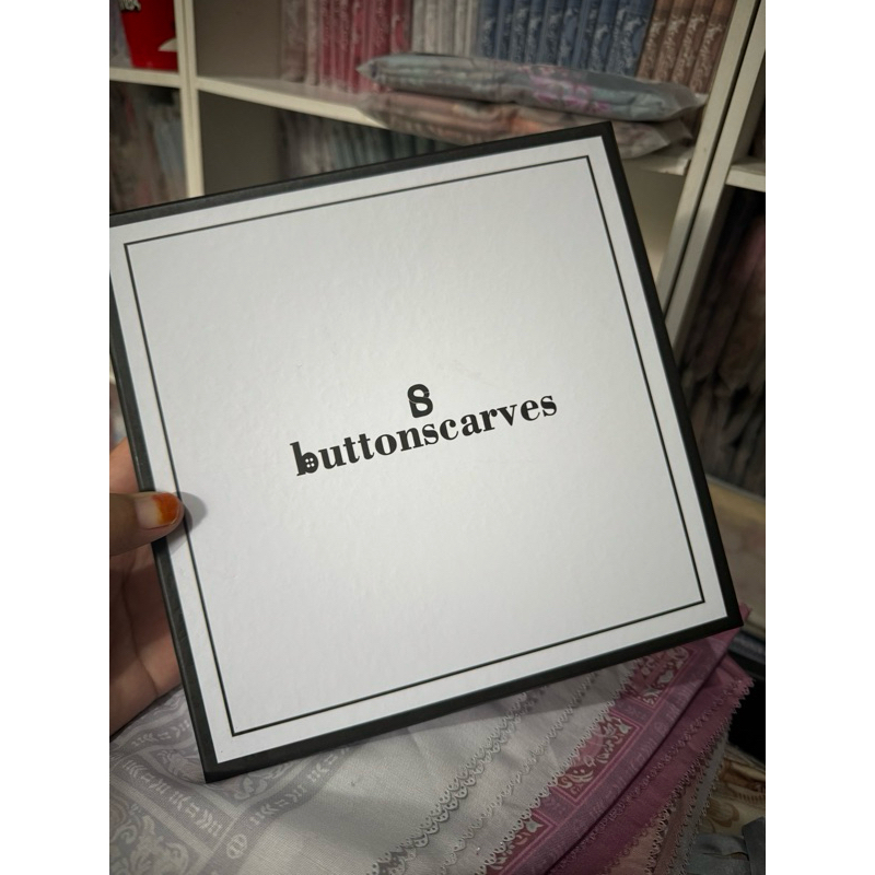 Jual BOX BUTTONSCARVES TIDAK ORI | Shopee Indonesia