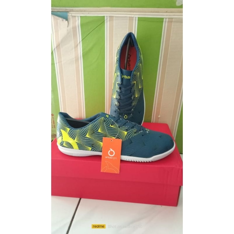 Jual sepatu futsal Ortuseight neutron size 40 original second like new | Shopee Indonesia
