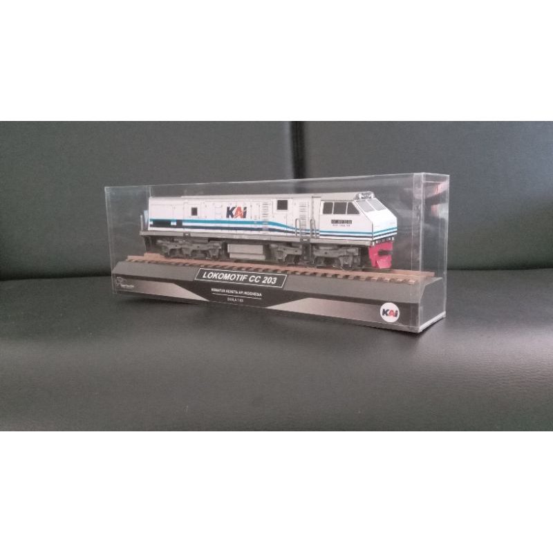 Jual papercraft miniatur lokomotif cc203 livery garis biru | Shopee ...