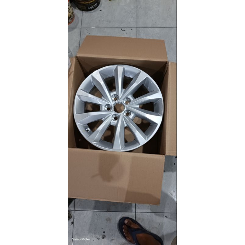 Jual velg original toyota innova zenix hybrid R17 pcd 114 | Shopee ...
