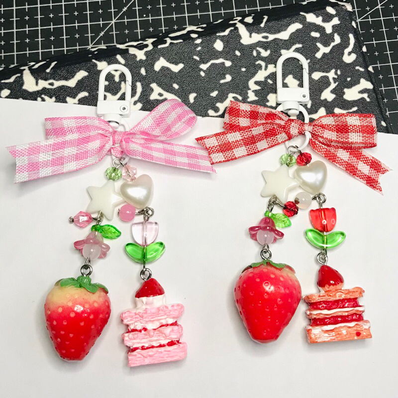 Jual Strawberry Cake Beads Keychain ! t. gantungan kunci hp manik ...