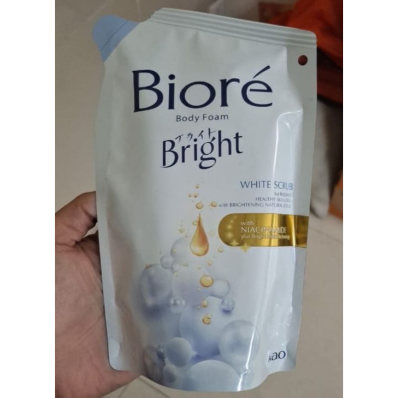 Jual Biore Body Foam Whitening Scrub Refill 220ml / Sabun Cair | Shopee Indonesia