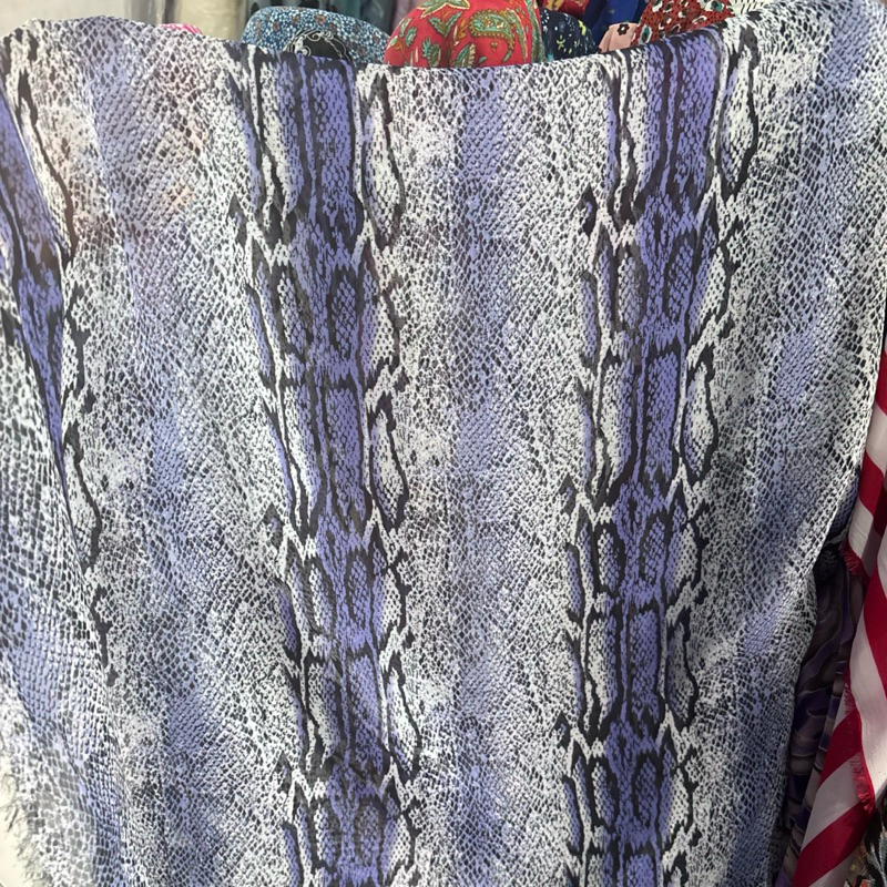 Jual Kain Ceruty Babydol Motif ular - kain babydoll premium - kain ...