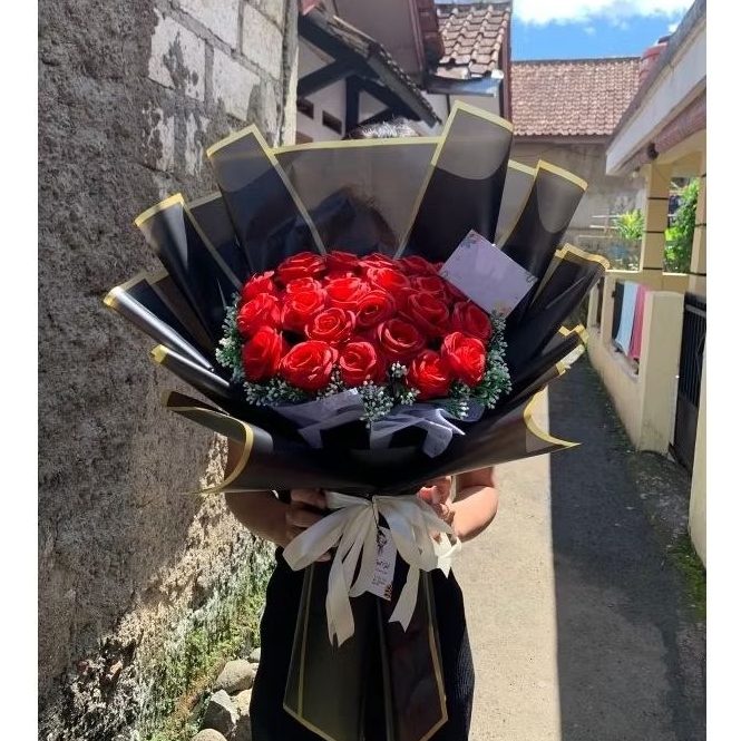 Jual BUKET BUNGA MAWAR MERAH JUMBO/BUKET AFRITICIAL / GIF FOR LAMARAN ...